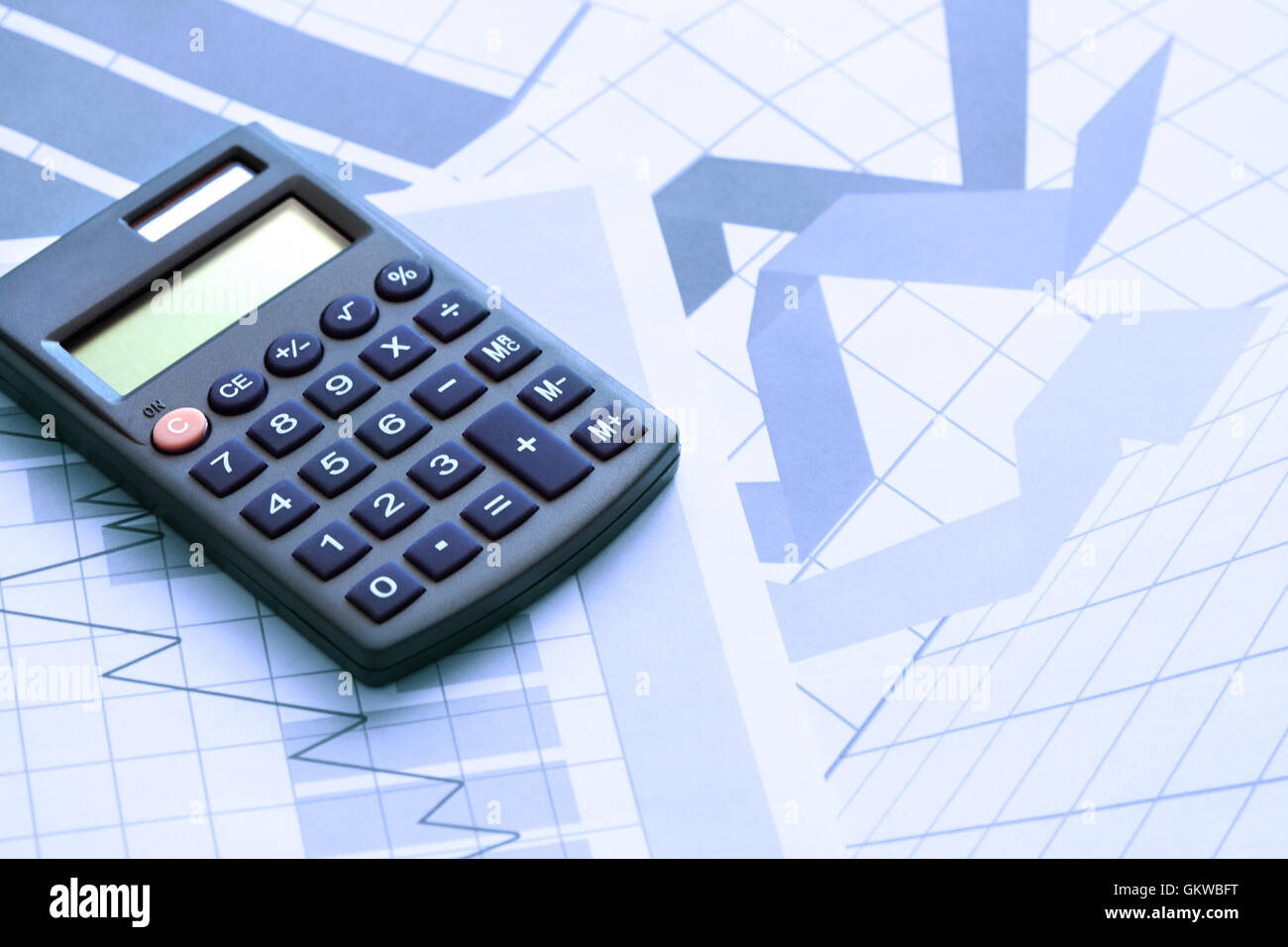 Calculation with chart hi-res stock photography and images - Alamy