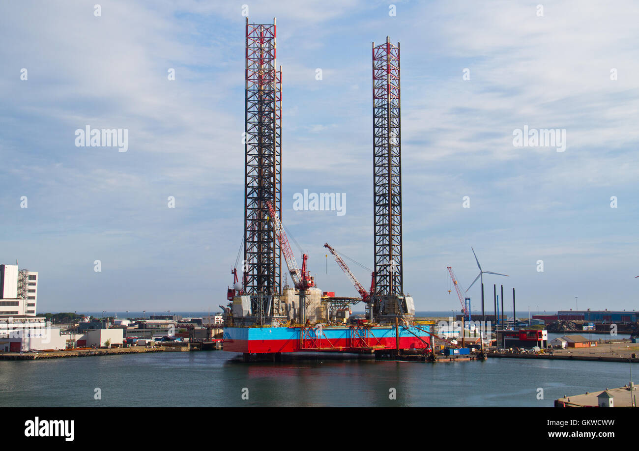 Oil rig in the harbor of Frederikshavn, Denmark Stock Photo - Alamy