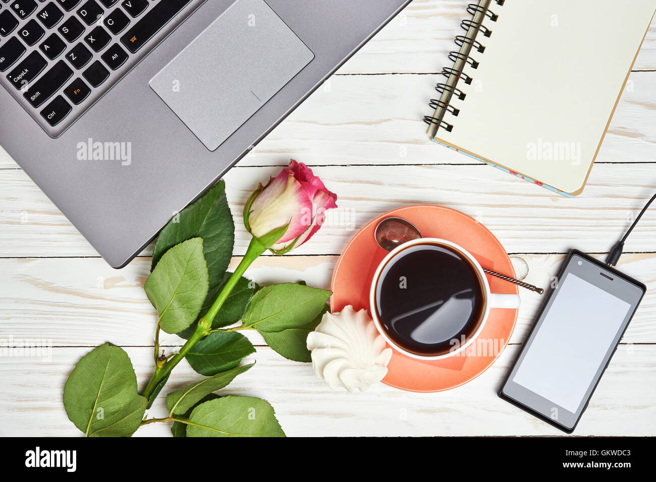 Office desk rose hi-res stock photography and images - Alamy