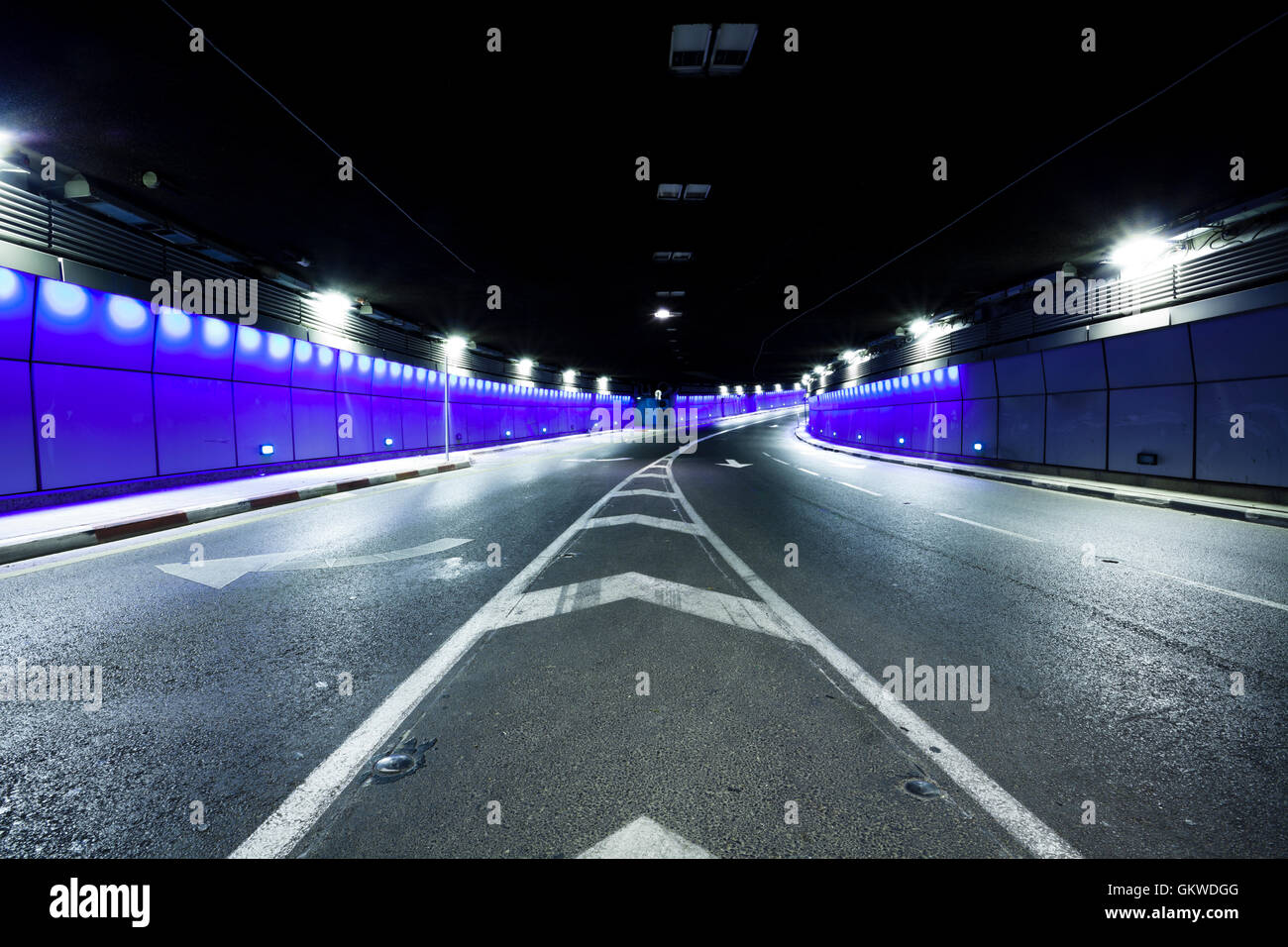 Tunnel - Urban highway road tunnel Stock Photo - Alamy
