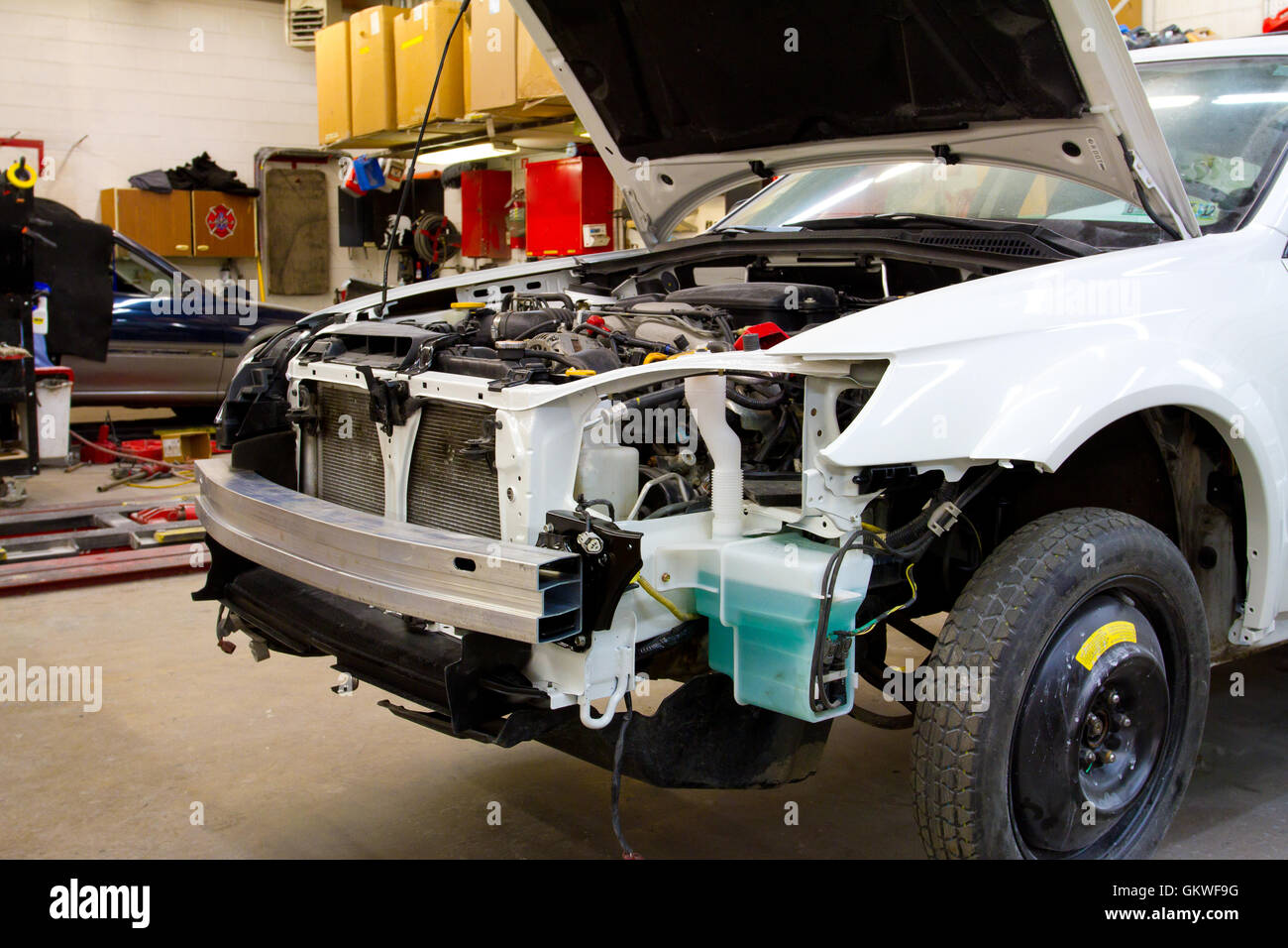 Wrecked suv car hi-res stock photography and images - Alamy