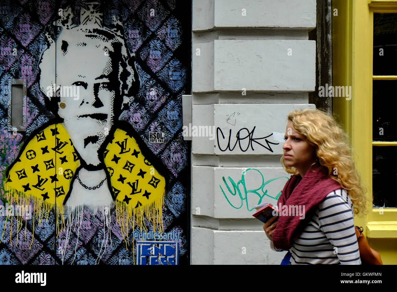 Queen elizabeth street art hi-res stock photography and images - Alamy