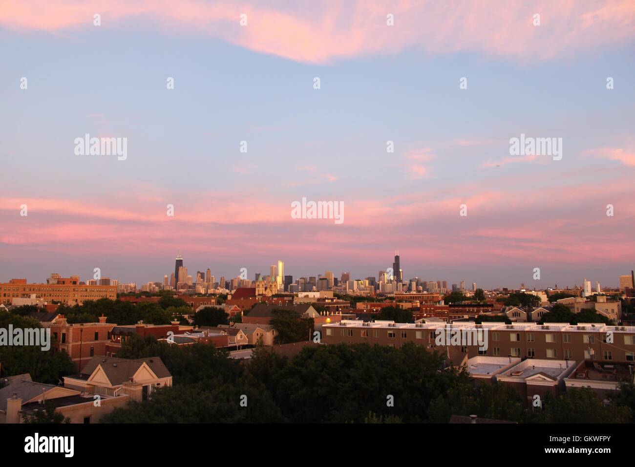 Chicago skyline at sunrise hi-res stock photography and images - Alamy