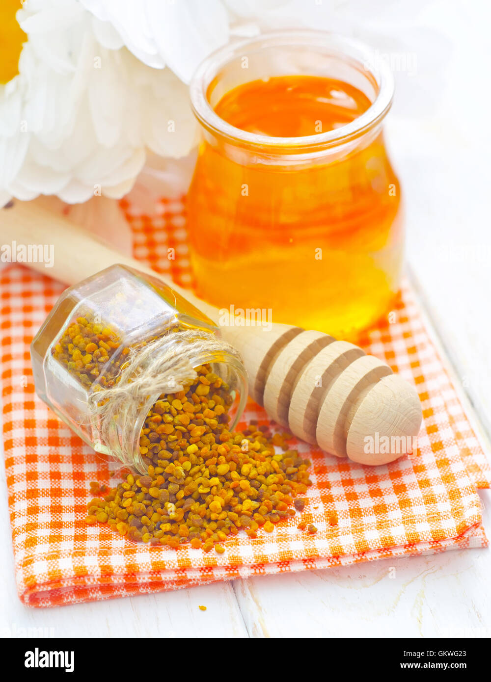 Bark bee hi-res stock photography and images - Alamy