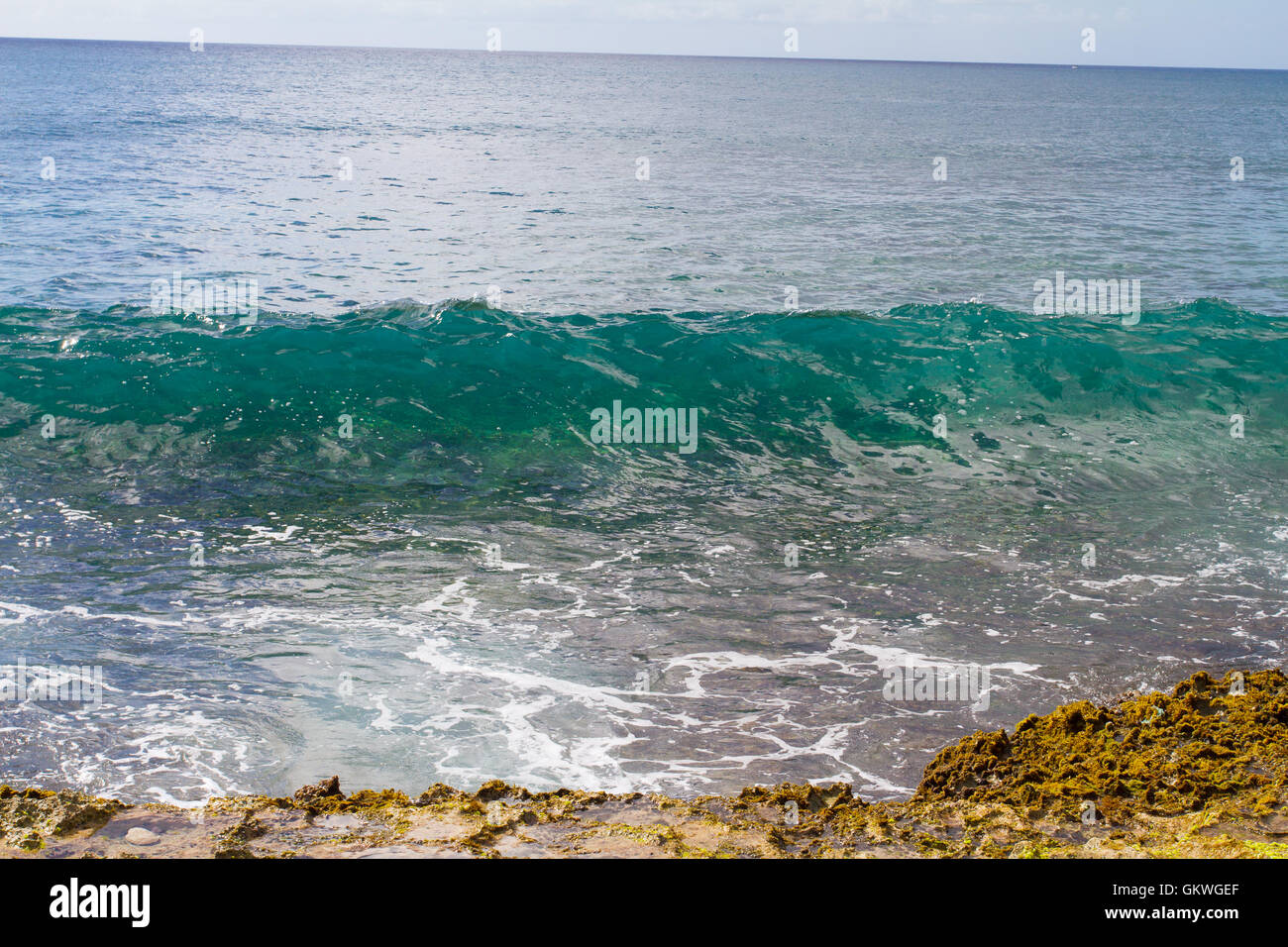 Clear Waves Oahu Hawaii Stock Photo - Alamy