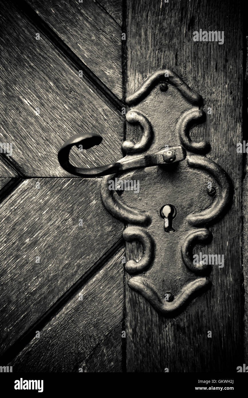 Medieval keyhole hi-res stock photography and images - Alamy