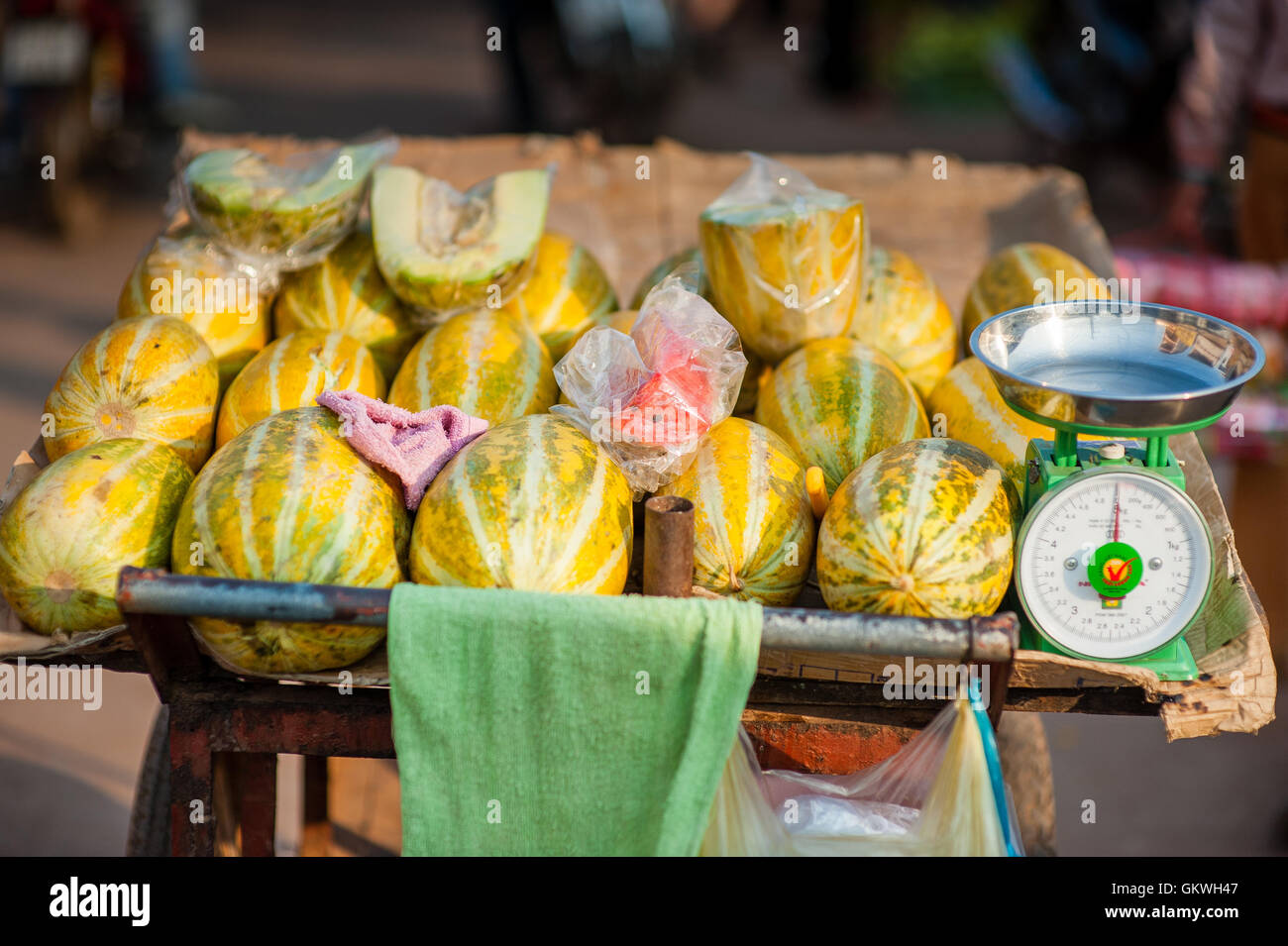 Melon yellow market hi-res stock photography and images - Alamy