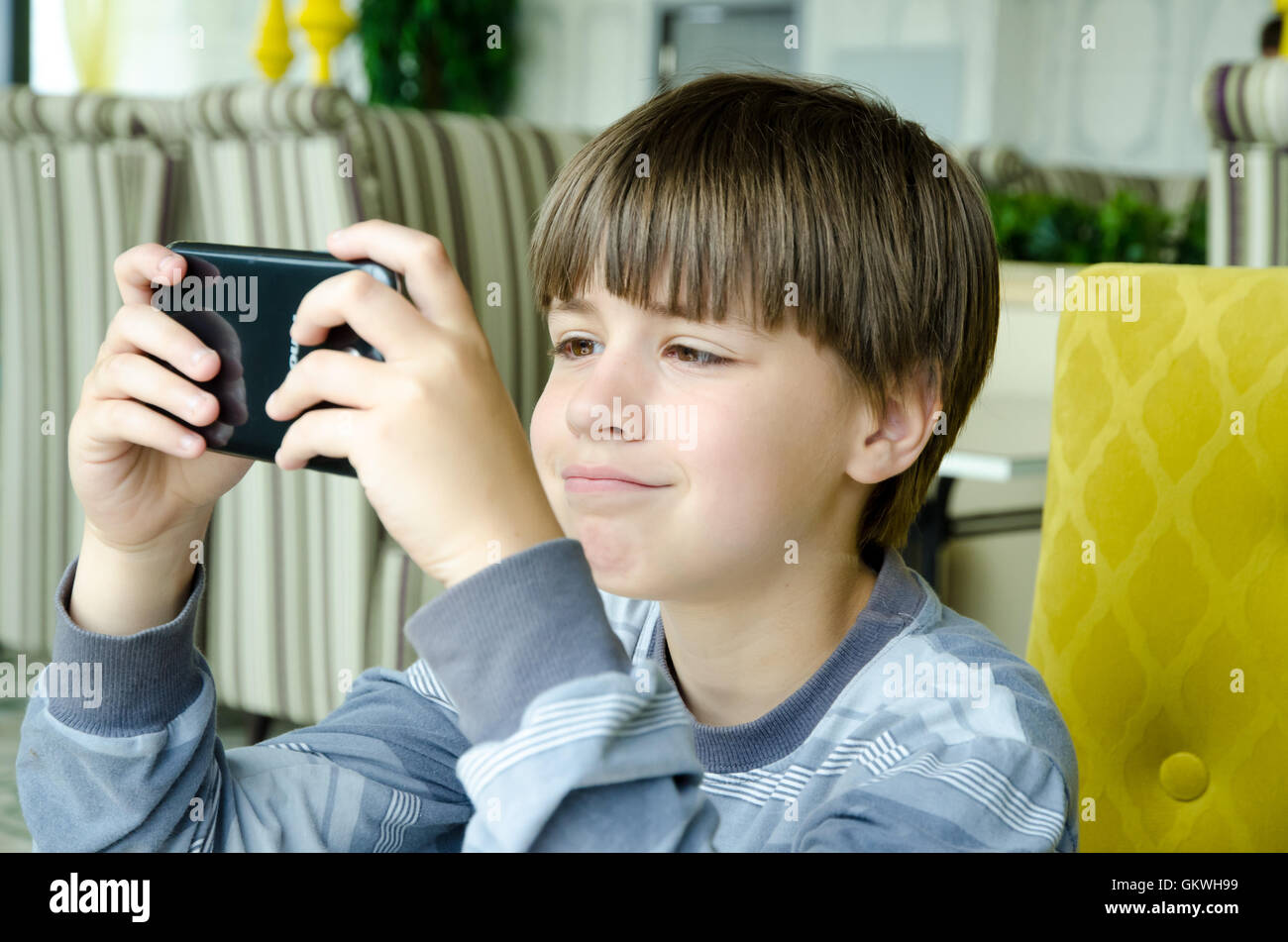 Playing on cell hi-res stock photography and images - Alamy