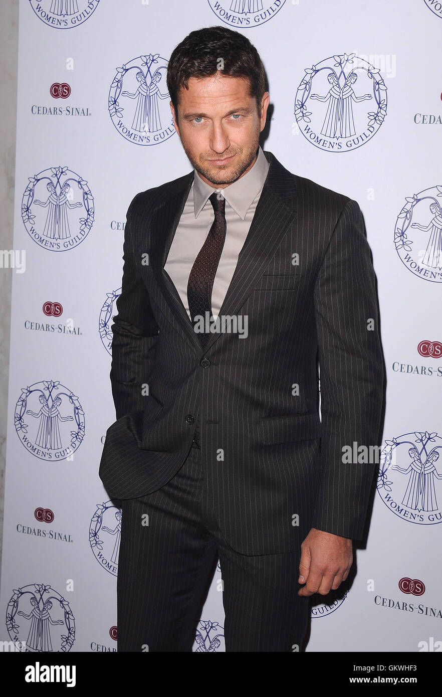 BEVERLY HILLS, CA - NOVEMBER 19: Gerard Butler arrives at the Women's ...