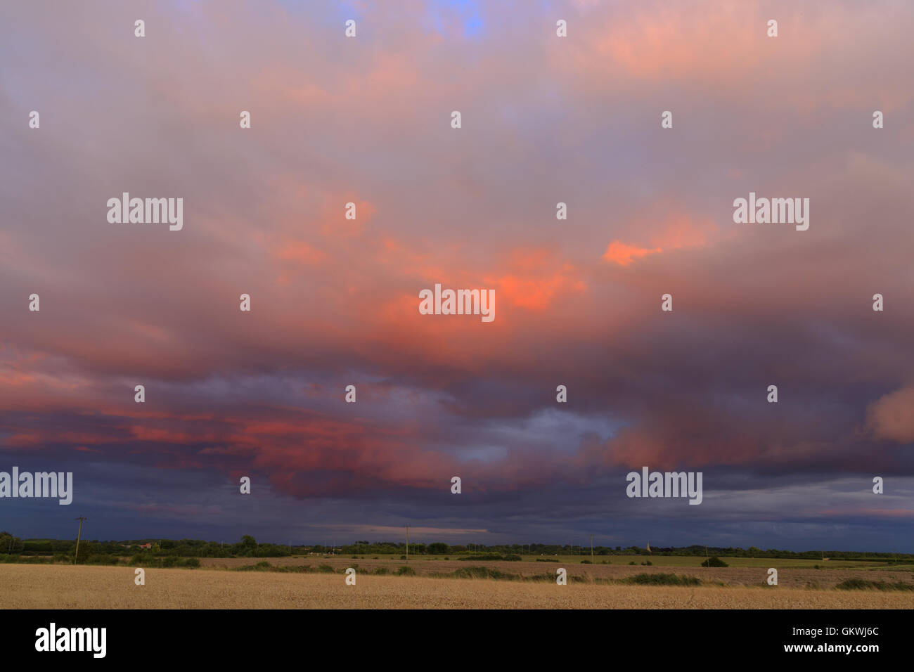 Red sky at Sunset in the Lincolnshire Wolds Stock Photo - Alamy