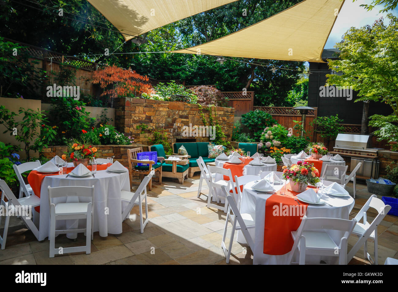 Outdoor party table setting Stock Photo - Alamy