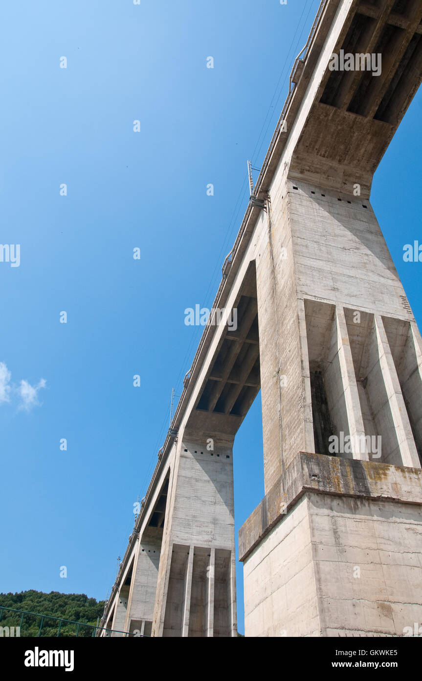 Grey concrete bridge hi-res stock photography and images - Alamy