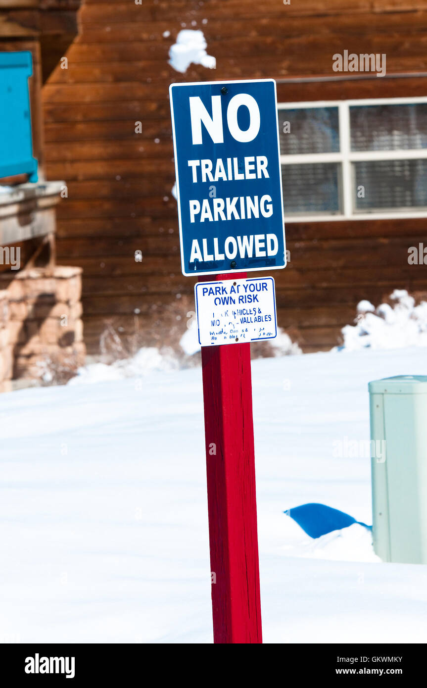 Parking allowed sign hi-res stock photography and images - Alamy