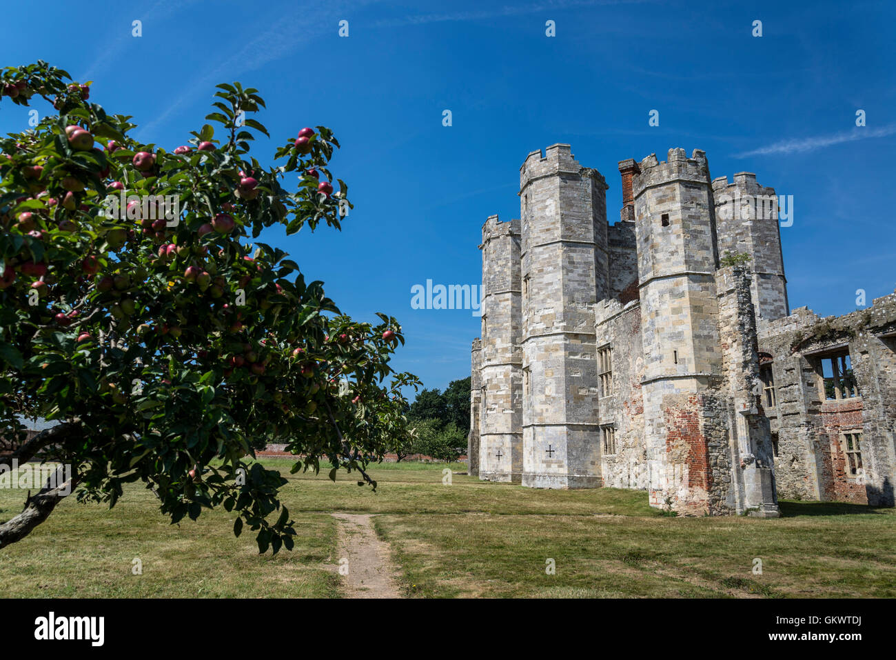 Medieval monastery hi-res stock photography and images - Alamy