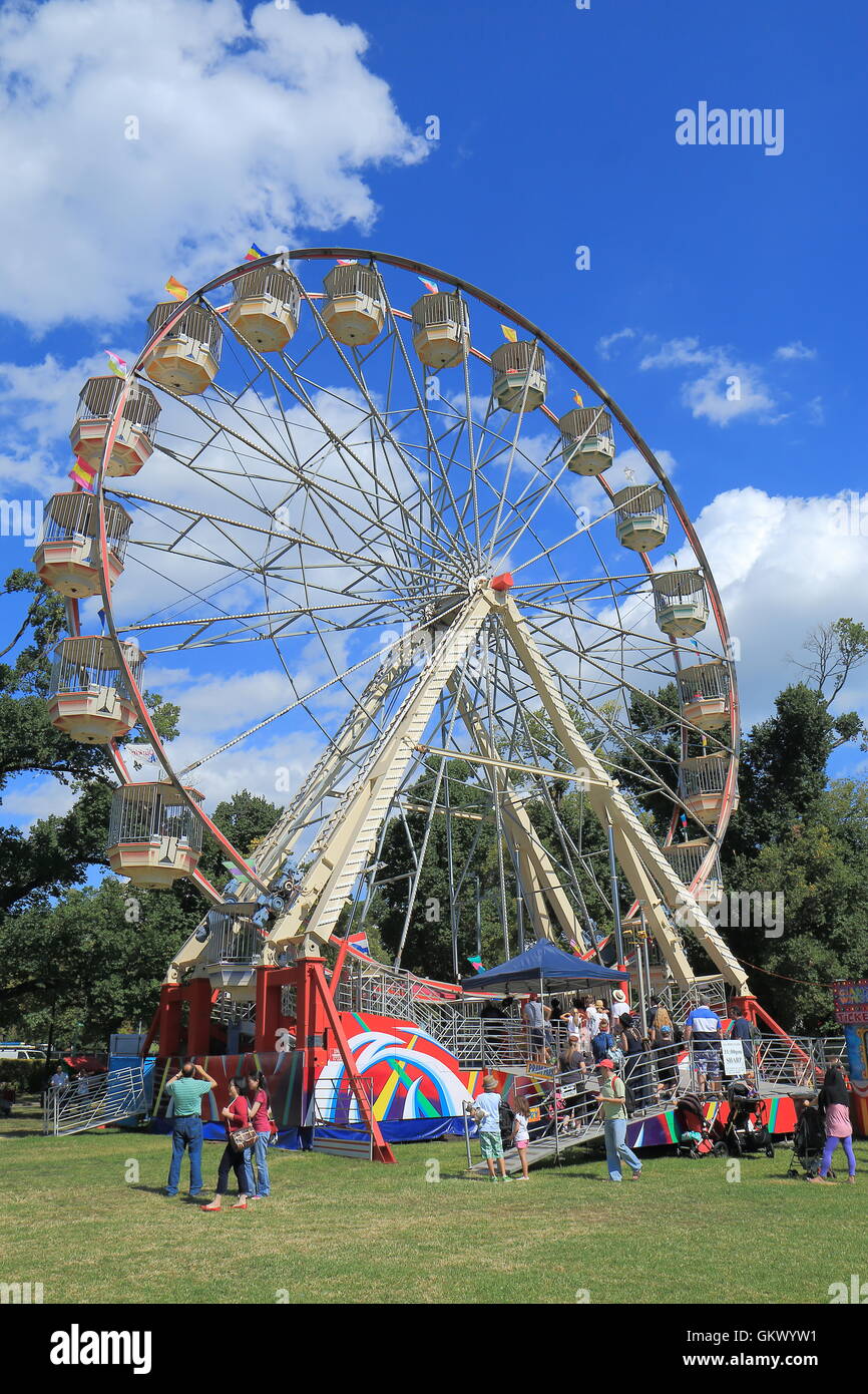 People enjoy attractions at Moomba Festival in Melbourne Australia ...