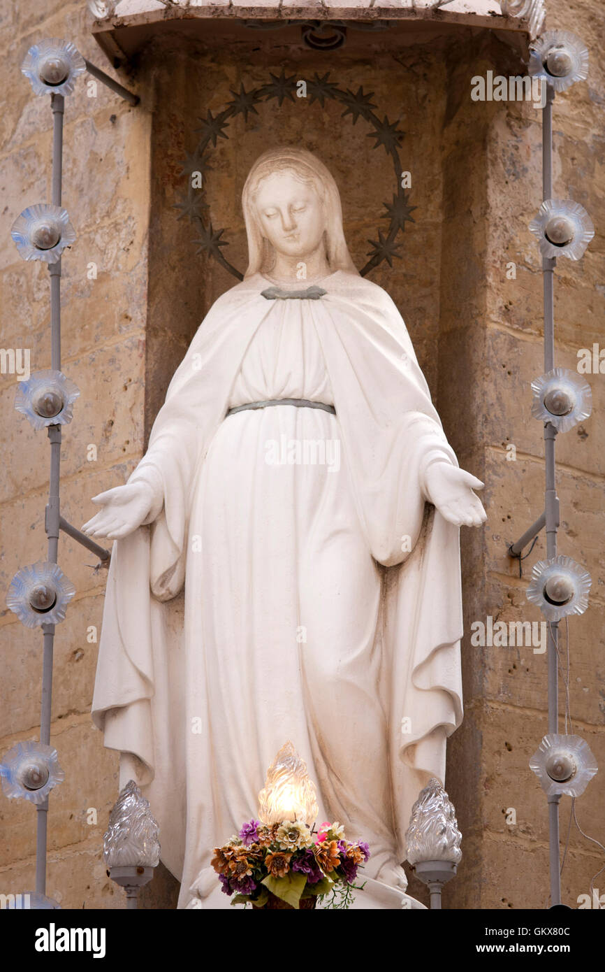 Statue of Virgin Mary Stock Photo - Alamy