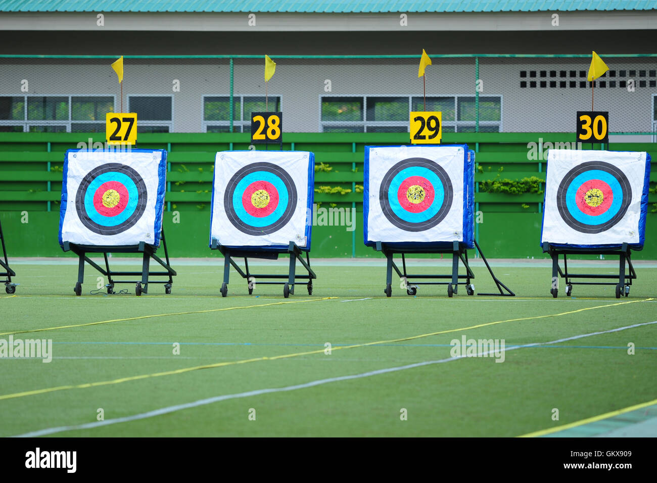 Row archery targets hi-res stock photography and images - Alamy