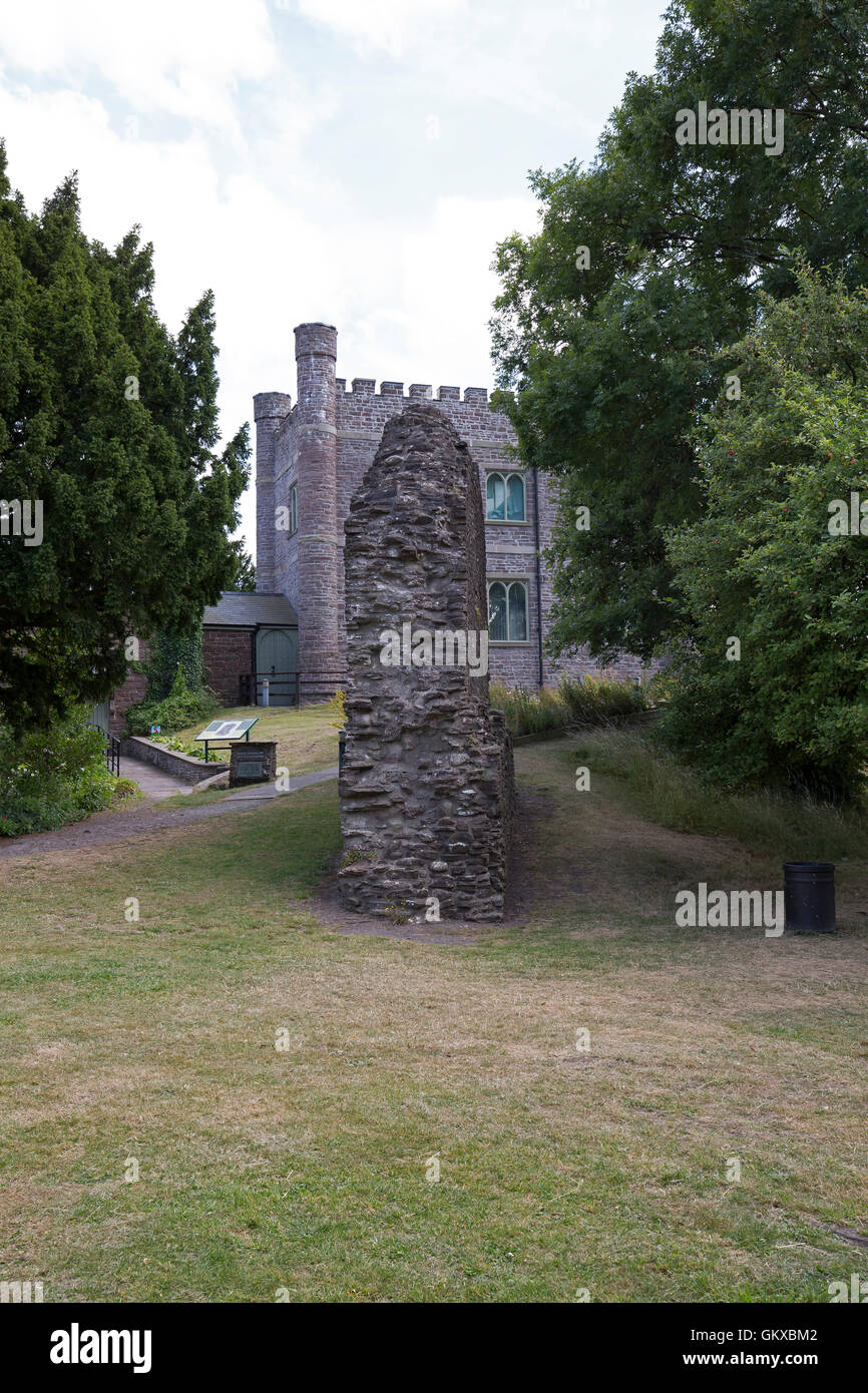 Monmouth castle ruins hi-res stock photography and images - Alamy