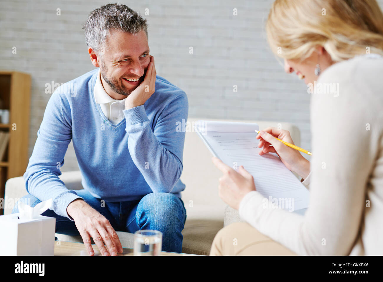 Psychologist talking happy man hi-res stock photography and images - Alamy