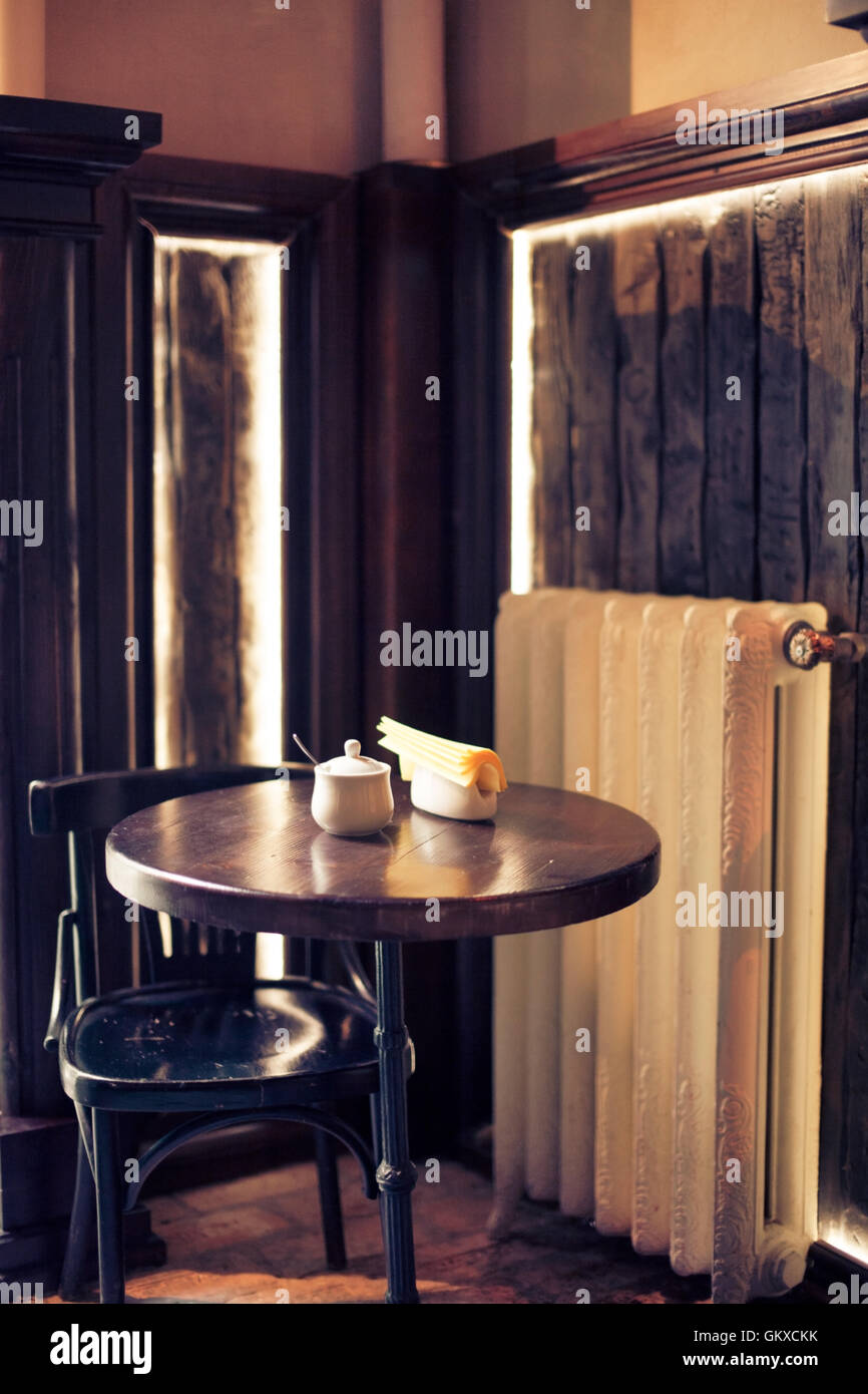 Cafeteria setting hi-res stock photography and images - Alamy