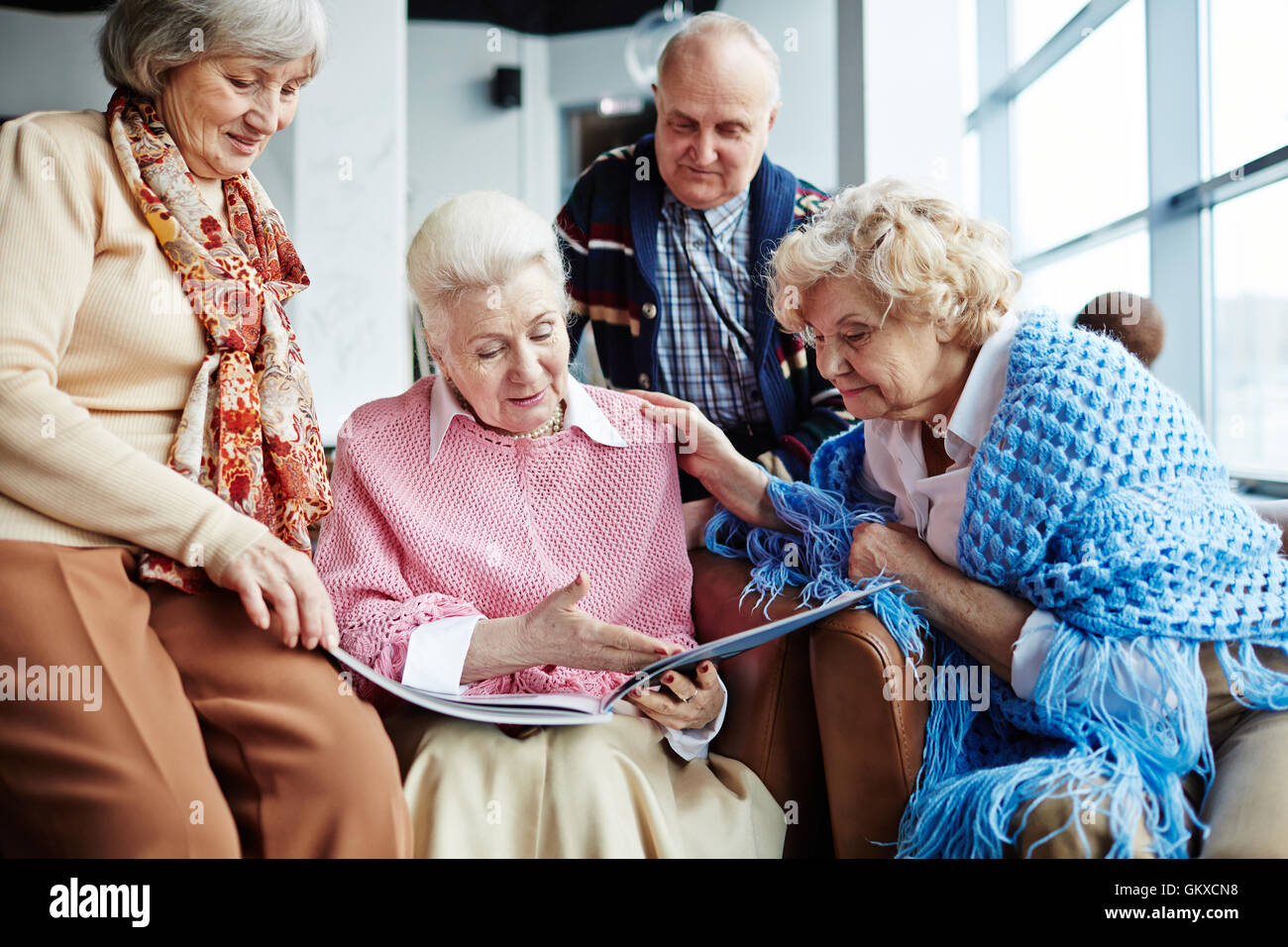 Showing family photos hi-res stock photography and images - Alamy