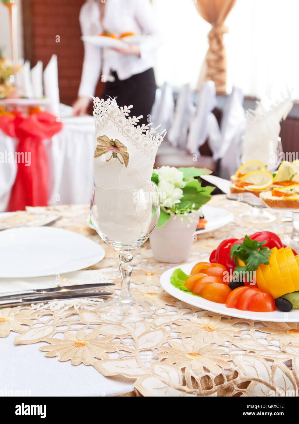 Wedding table setting Stock Photo - Alamy