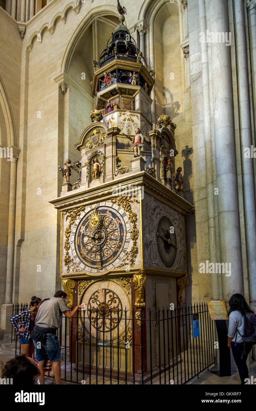 Lyon clock hi-res stock photography and images - Alamy