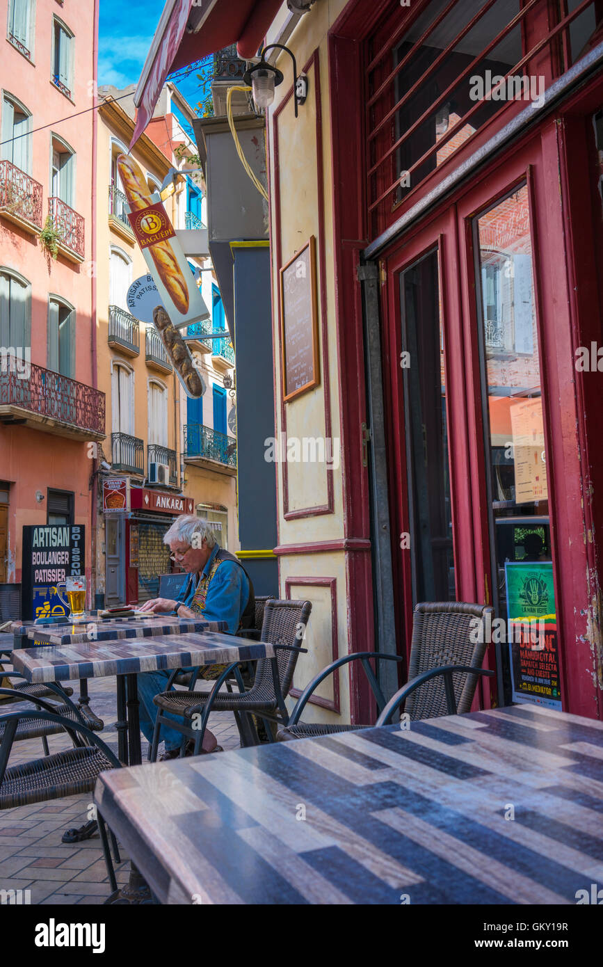 Perpignan cafe hi-res stock photography and images - Alamy