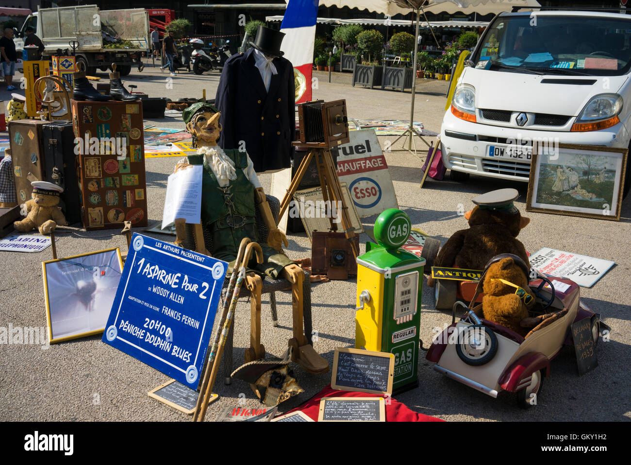Avignon market hi-res stock photography and images - Alamy