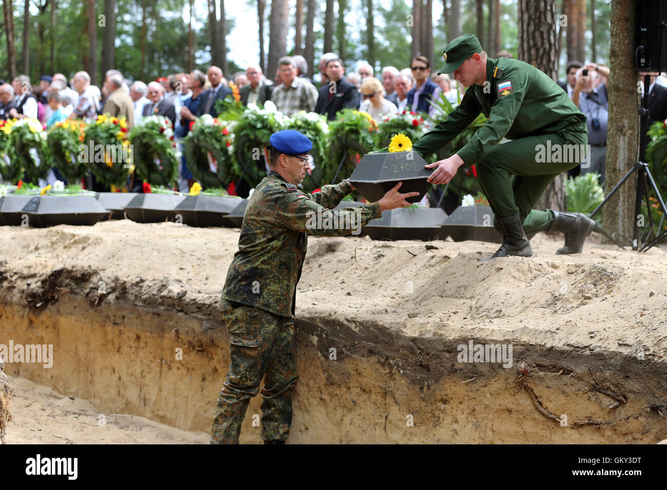 Halbe, Germany. 23rd Aug, 2016. Russian and German soldiers taking part ...