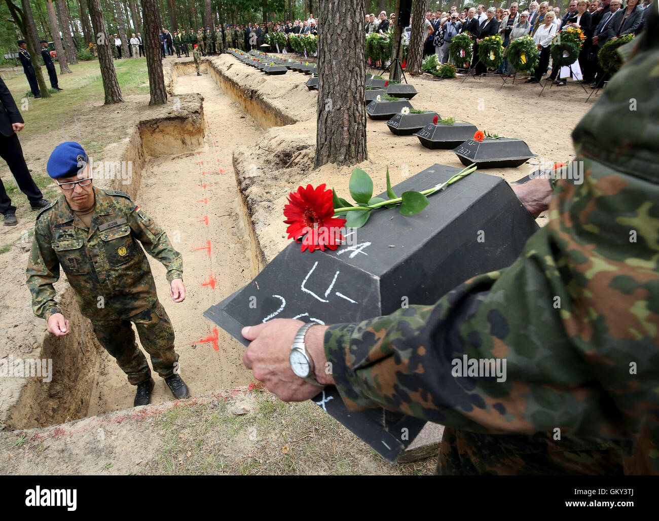 Care for german war graves hi-res stock photography and images - Alamy