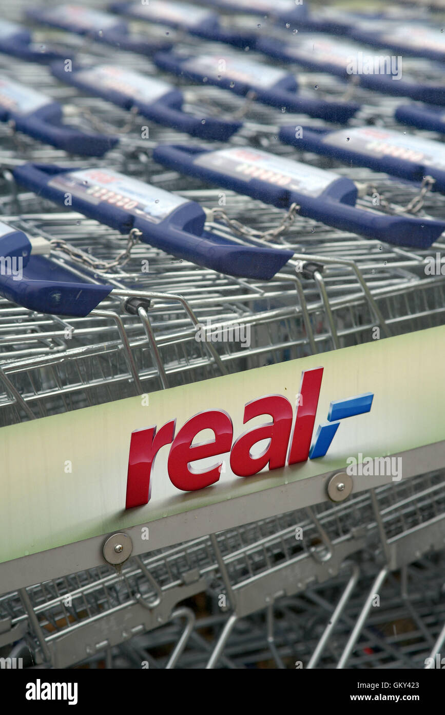 Moenchengladbach, Germany. 22nd Aug, 2016. The logo of real.- can be ...