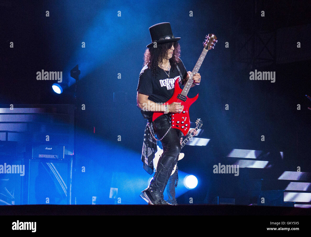 Slash during the show hi-res stock photography and images - Alamy