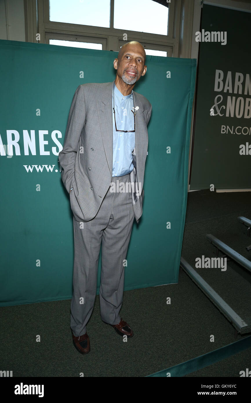 New York, USA. 23rd August, 2016. Kareem Abdul Jabaar Book Signing at ...
