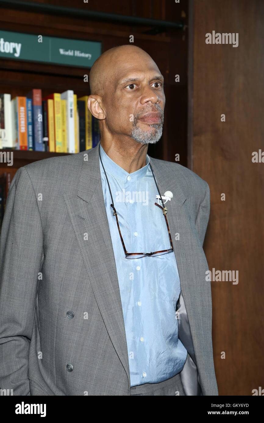 New York, USA. 23rd August, 2016. Kareem Abdul Jabaar Book Signing at ...