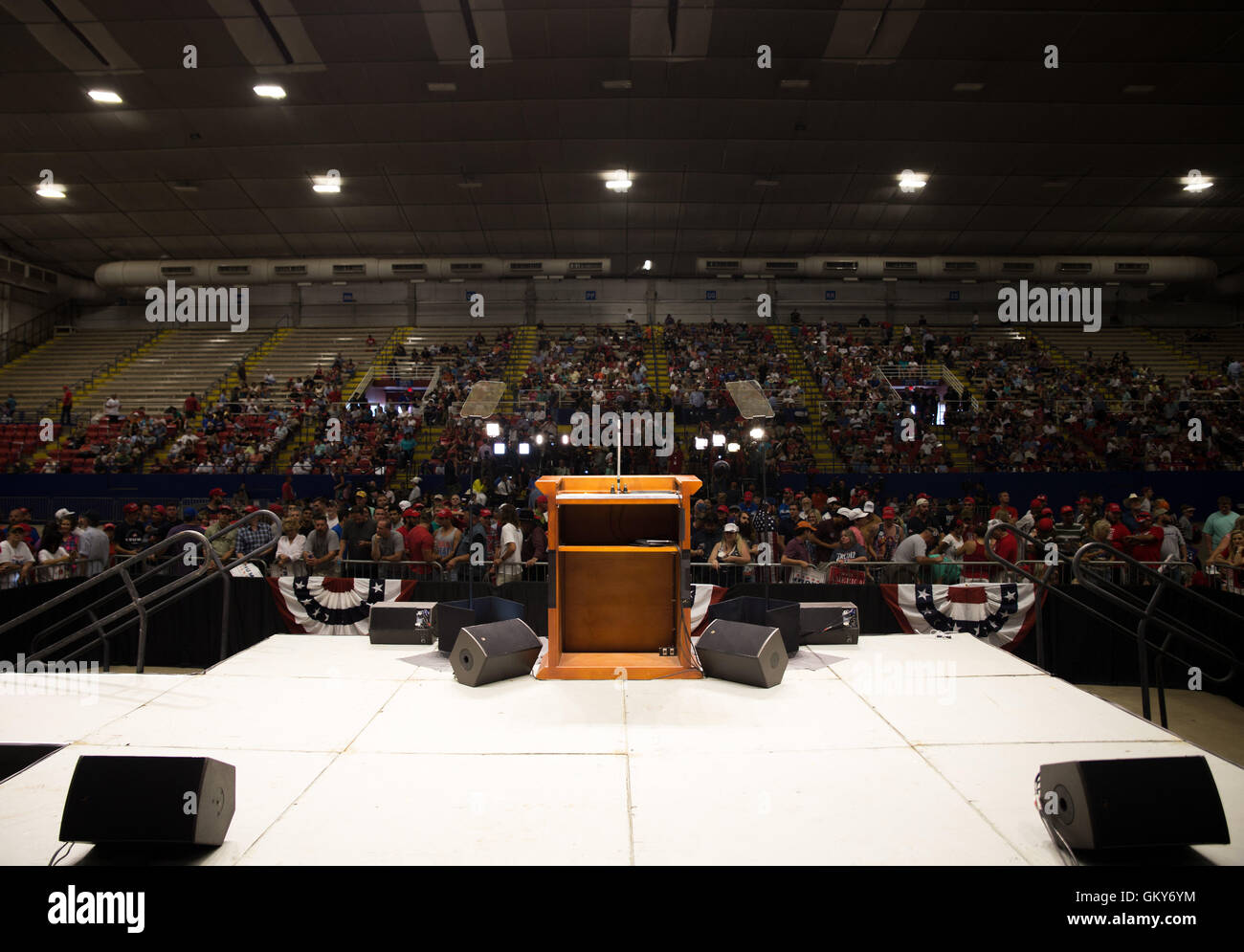 Republican presidential candidate podium hi-res stock photography and ...