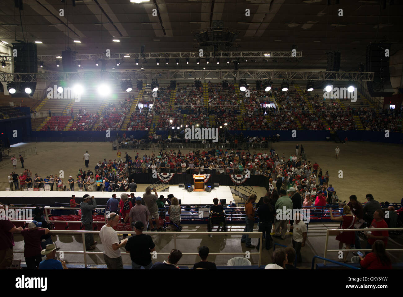 2016 the podium hi-res stock photography and images - Alamy
