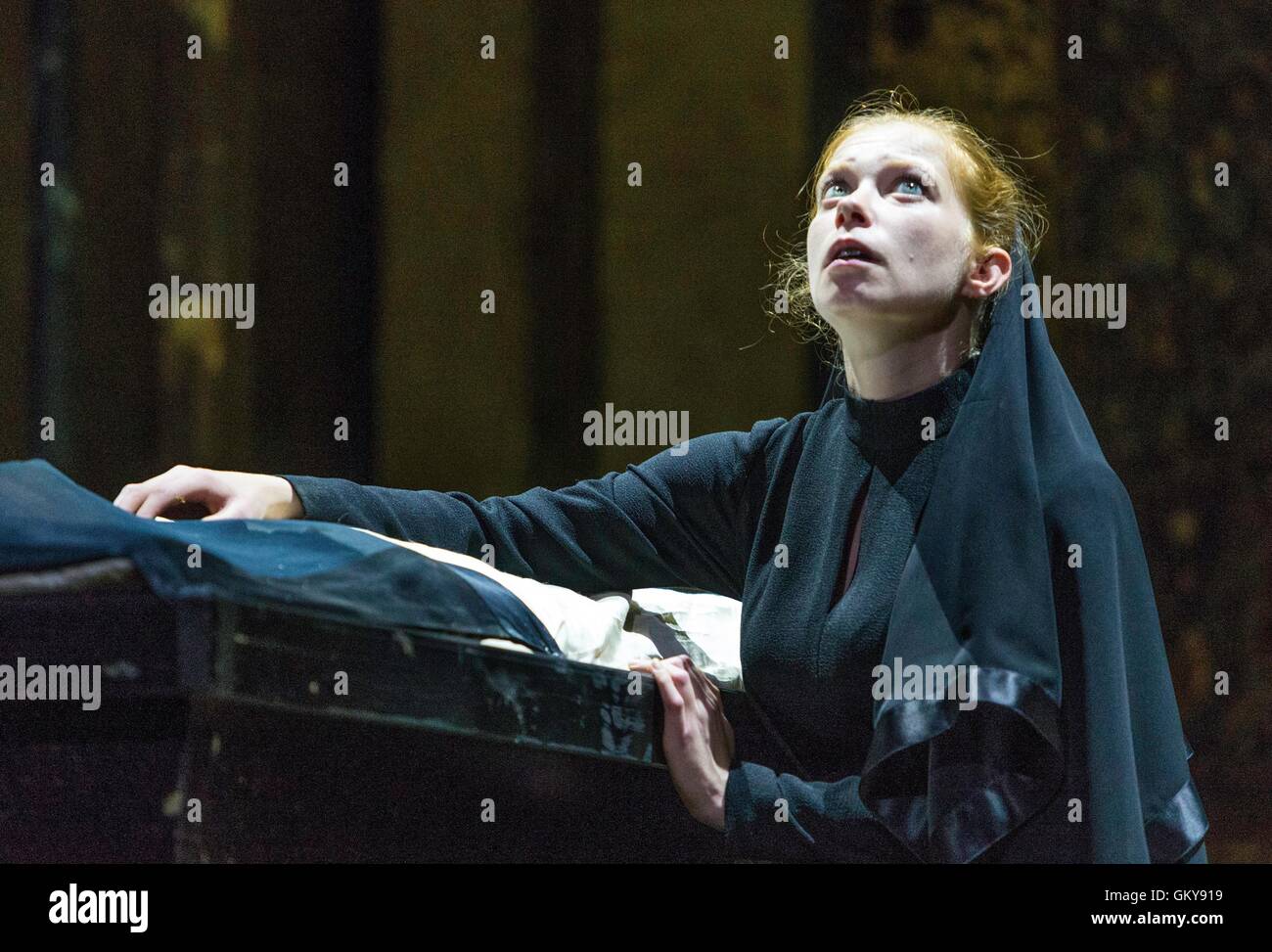Lady anne richard iii hi-res stock photography and images - Alamy