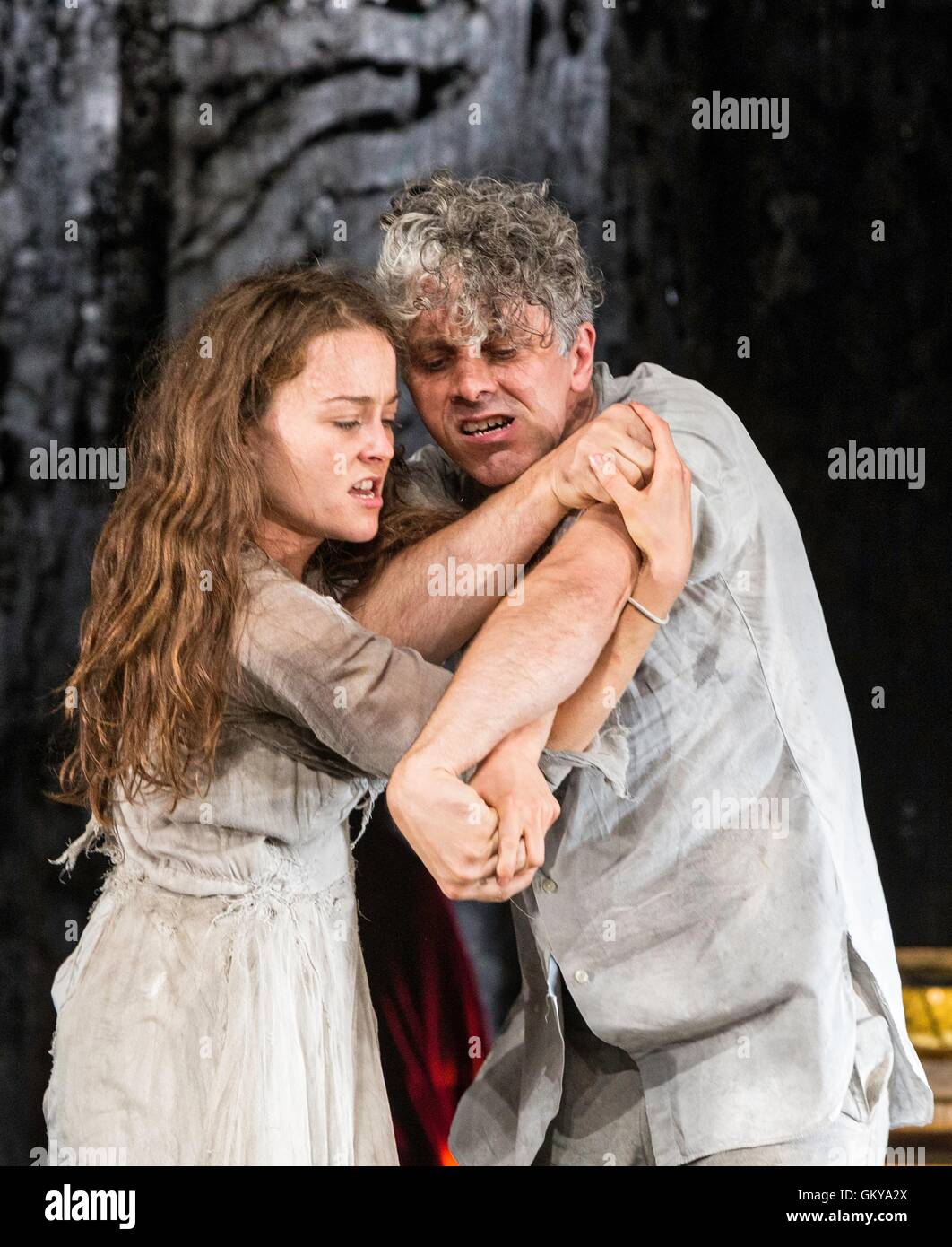 Contortionists hi-res stock photography and images - Alamy