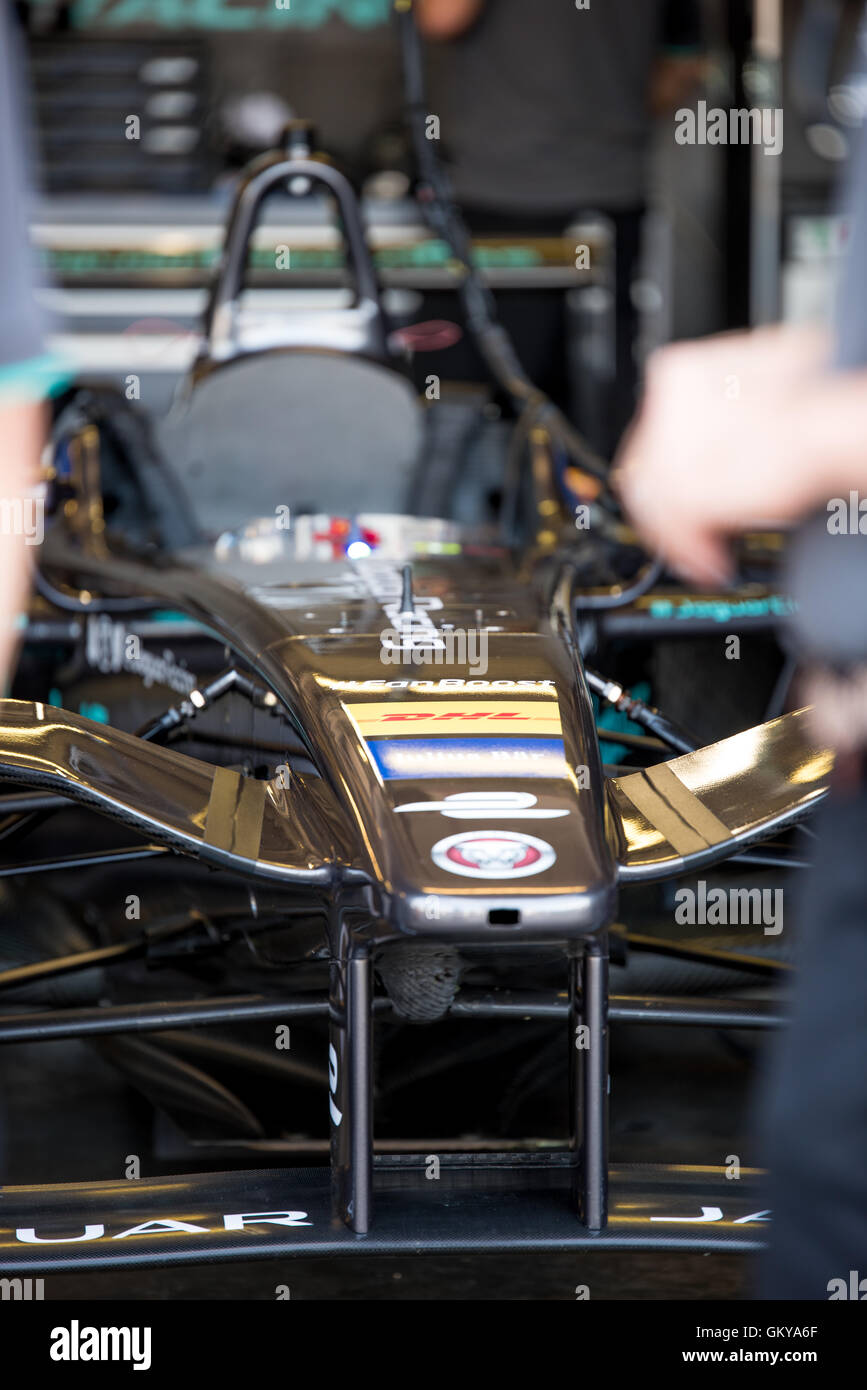 Jaguar testing hi-res stock photography and images - Alamy