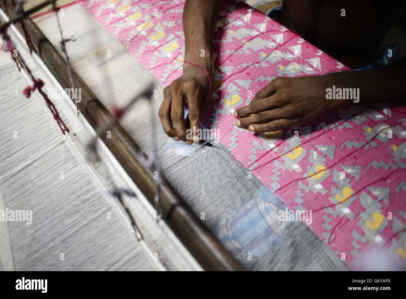 Weaver Weaving Saree Stock Photos & Weaver Weaving Saree Stock Images ...