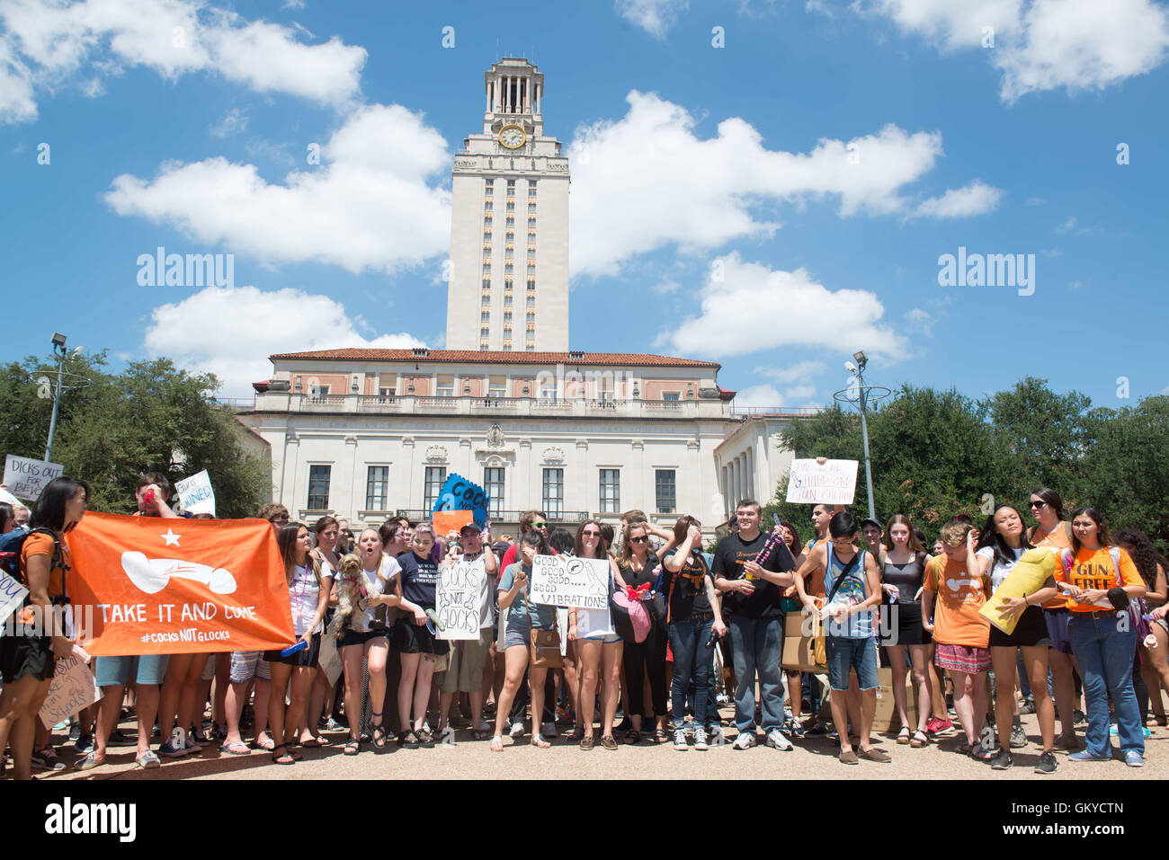 Austin, Texas, USA. 24th August, 2016. Student protestors with banners ...