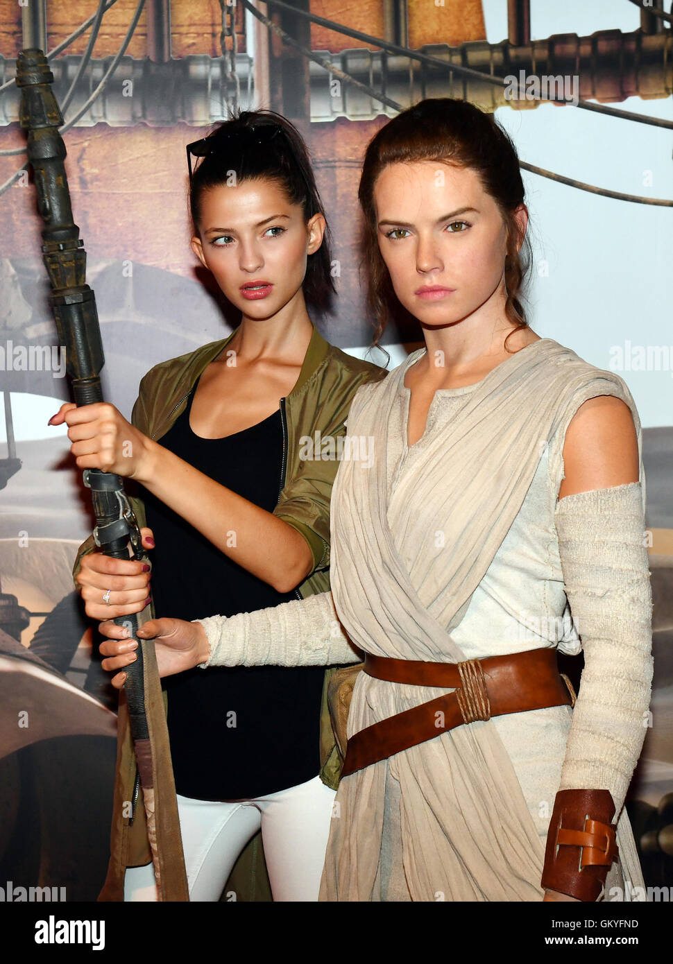 Berlin, Germany. 25th Aug, 2016. Model Fata Hasanovic (l) poses next to ...