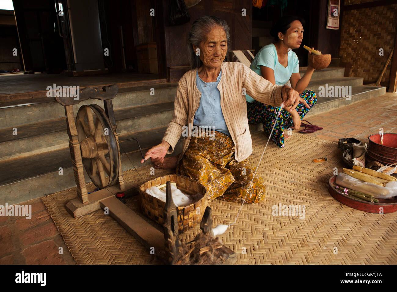 Myanmar burmese spinning wheel hi-res stock photography and images - Alamy