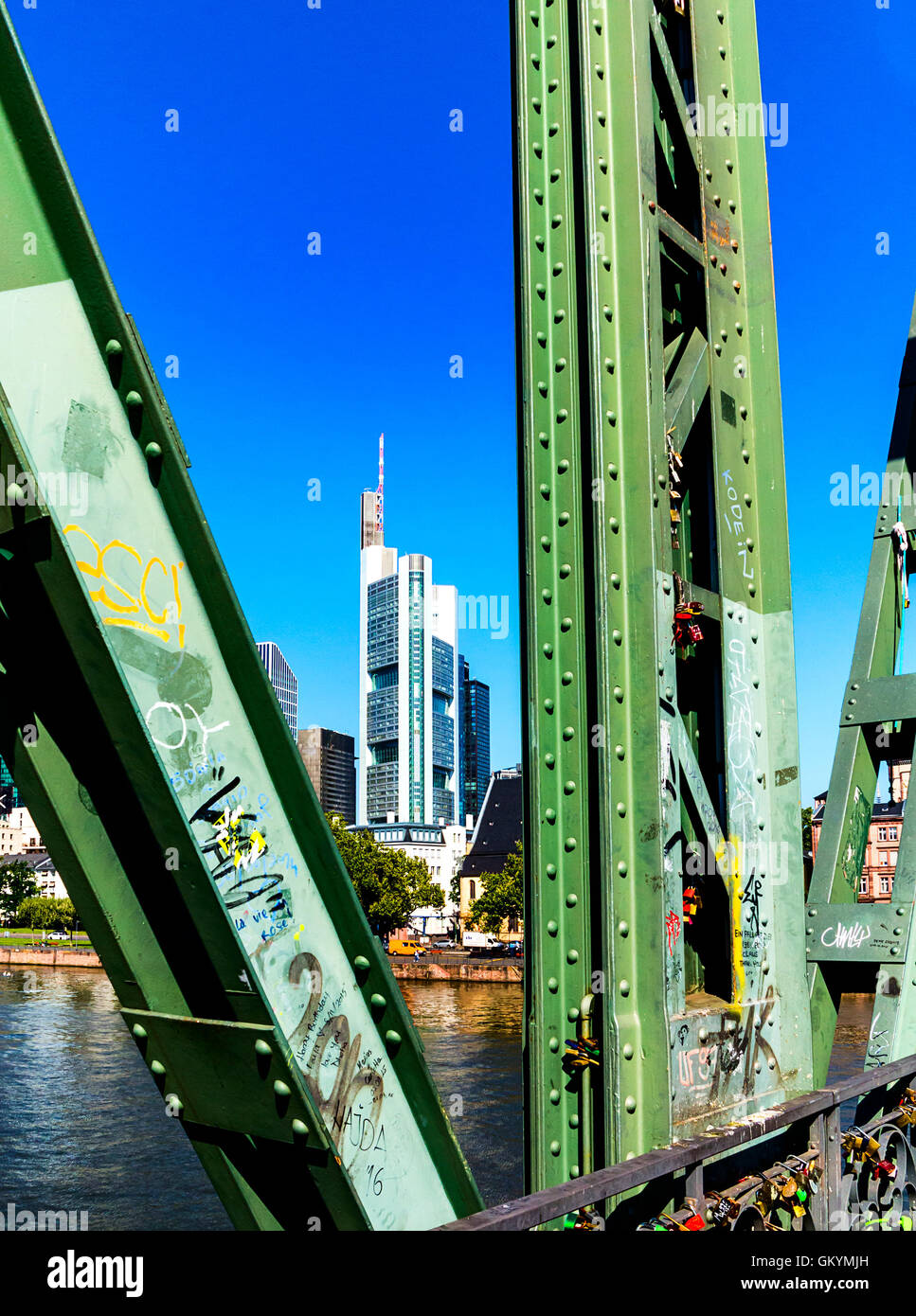 Pedestrian bridge over the River Main in the middle of Downtown ...