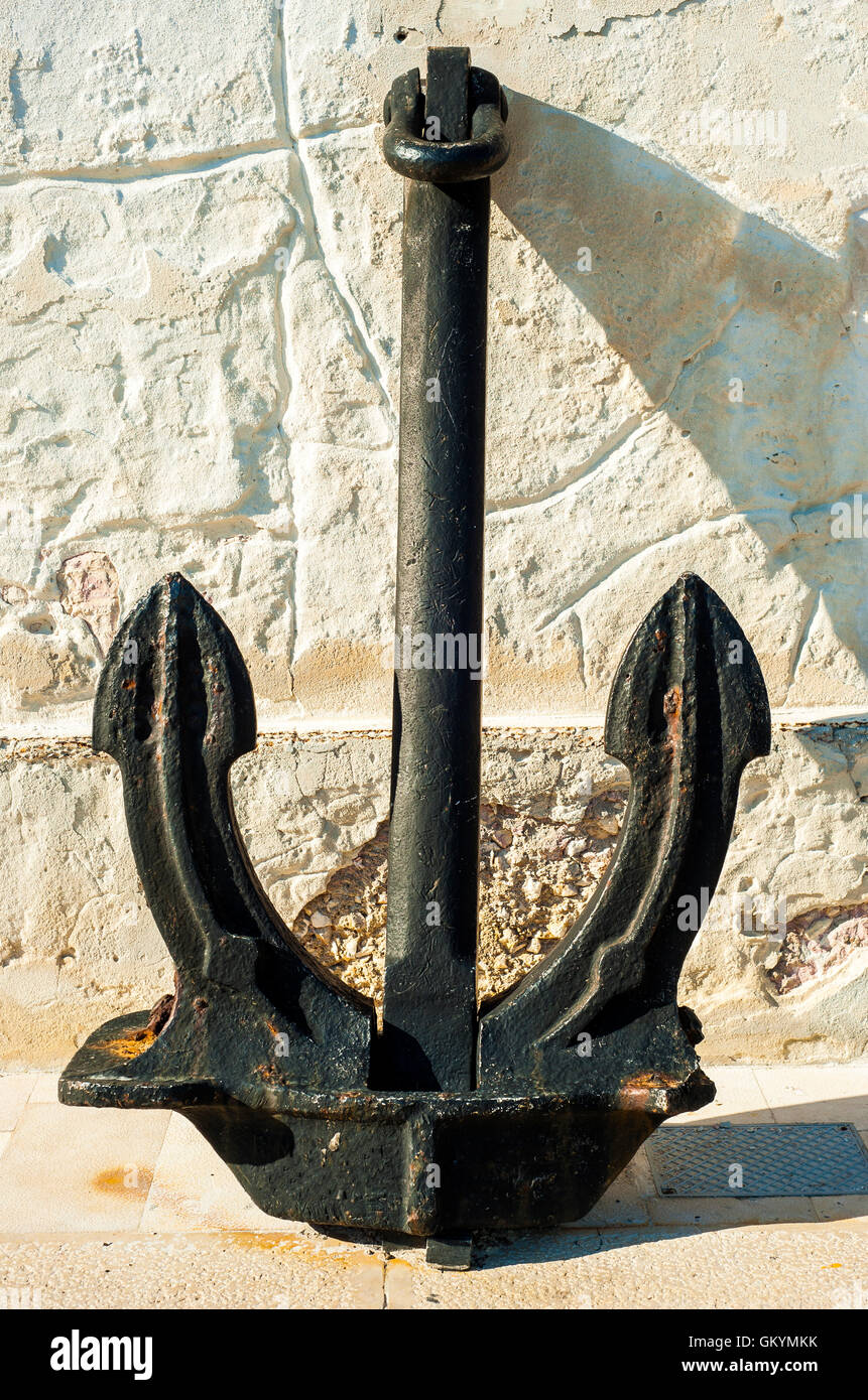 Abandoned anchor chain hi-res stock photography and images - Alamy
