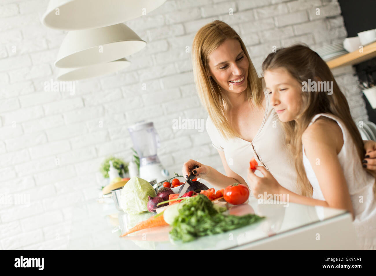 Women in modern kitchen hi-res stock photography and images - Alamy