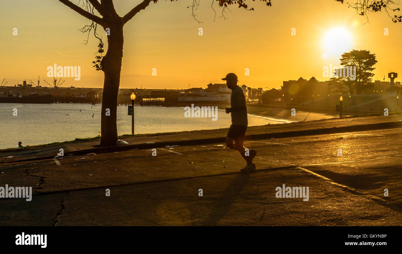 Sunrise runner hi-res stock photography and images - Alamy