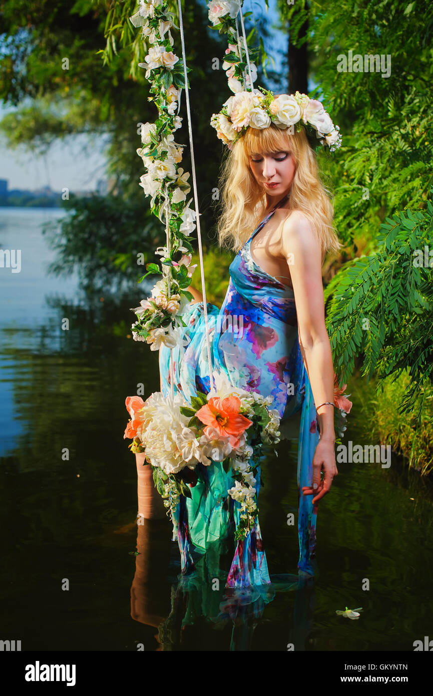 Tree over water rope swing hi-res stock photography and images - Alamy