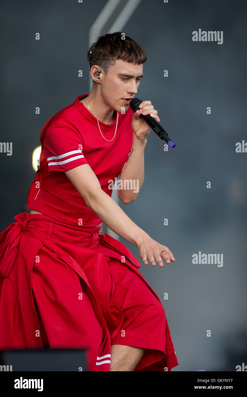 Olly Alexander Years Years Music Festival At Hylands Park High ...